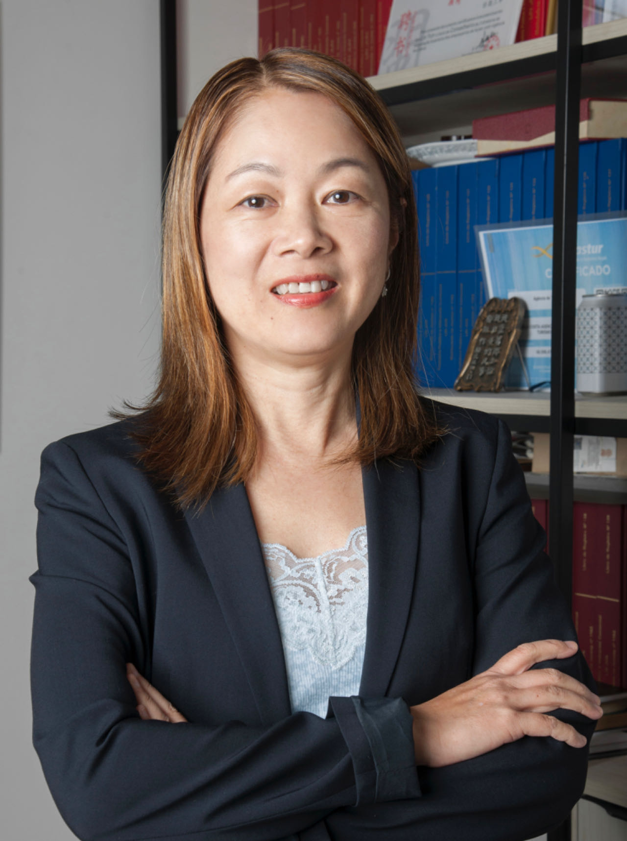 LIN JUN - Perfil - Auxiliares da Justiça