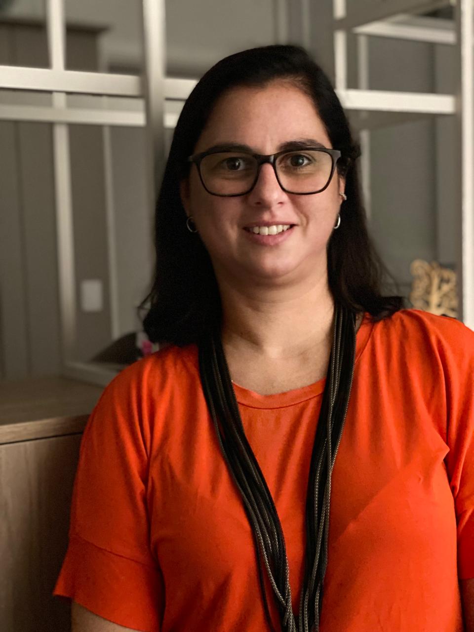 Claudia Moura Collet Silva Cordeiro de Mello - Perfil - Auxiliares da ...