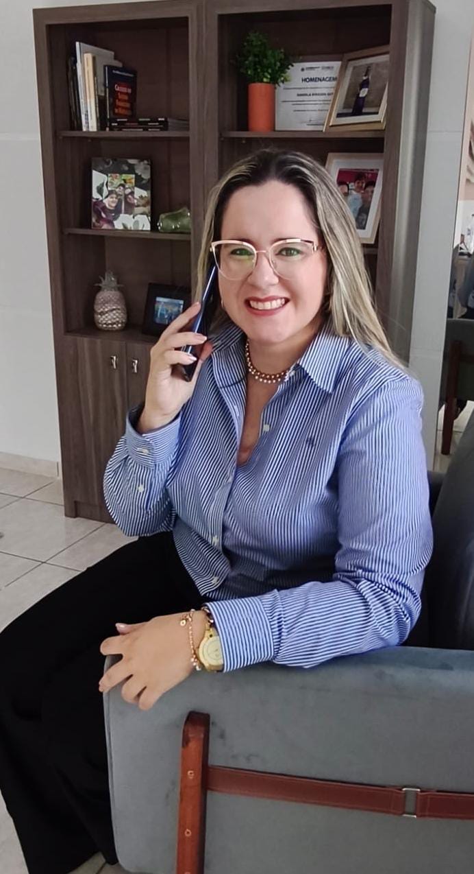 DANIELA DIRKSEN MITEV - Perfil - Auxiliares da Justiça