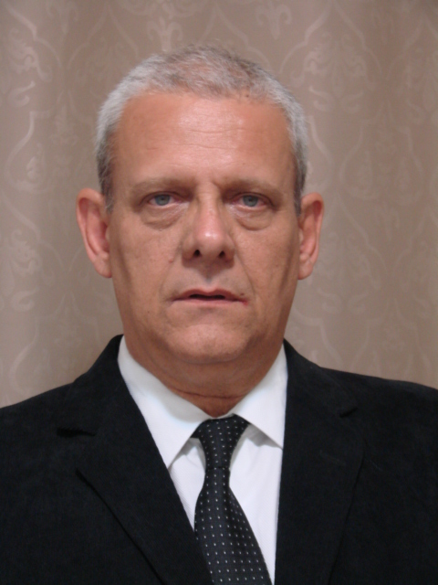 Douglas Mancinelli - Perfil - Auxiliares da Justiça