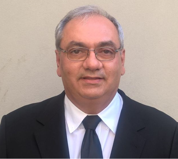 ROBERTO VAZ PIESCO - Perfil - Auxiliares da Justiça