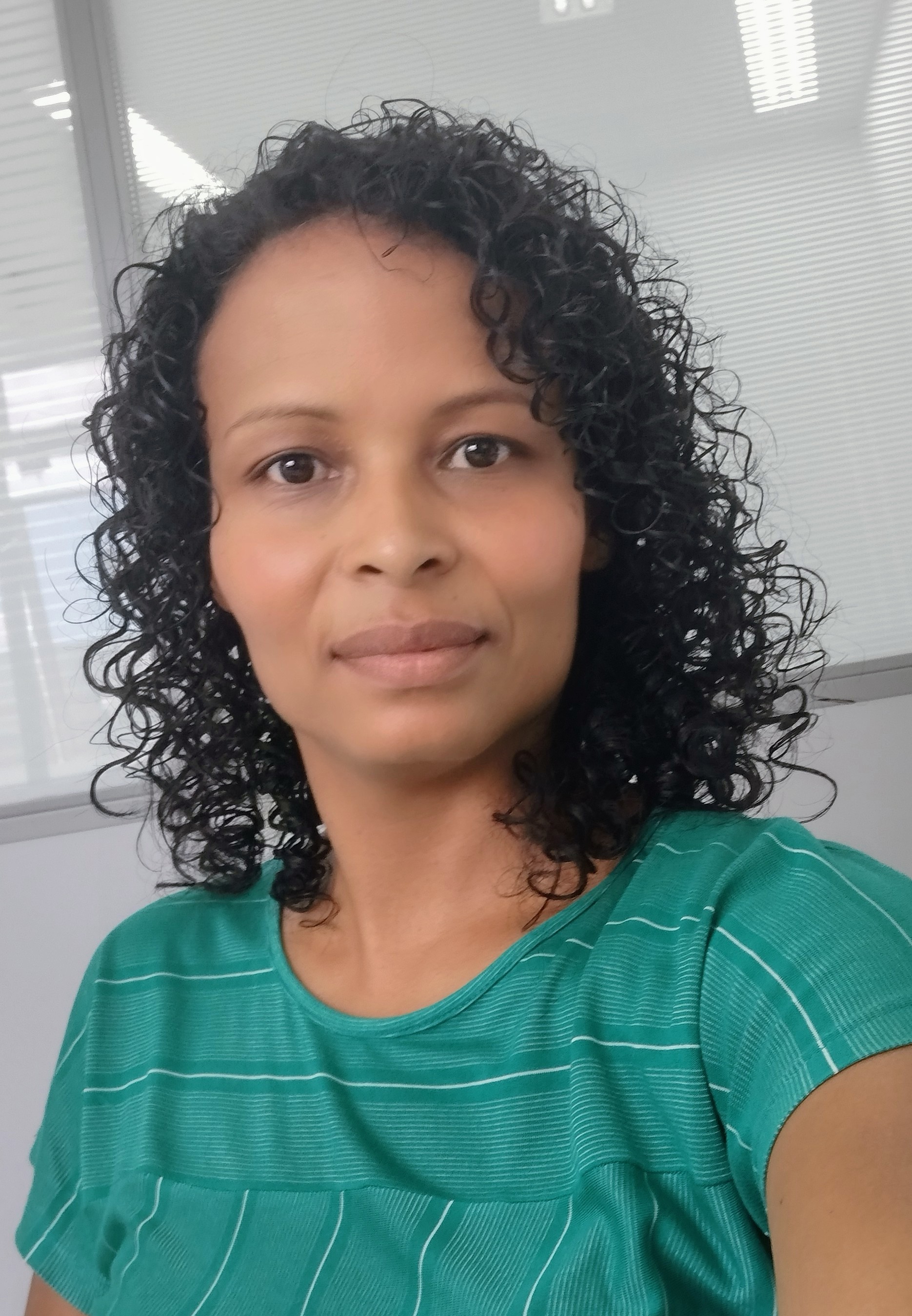 Esmeralda Maria da Silva Oliveira - Perfil - Auxiliares da Justiça